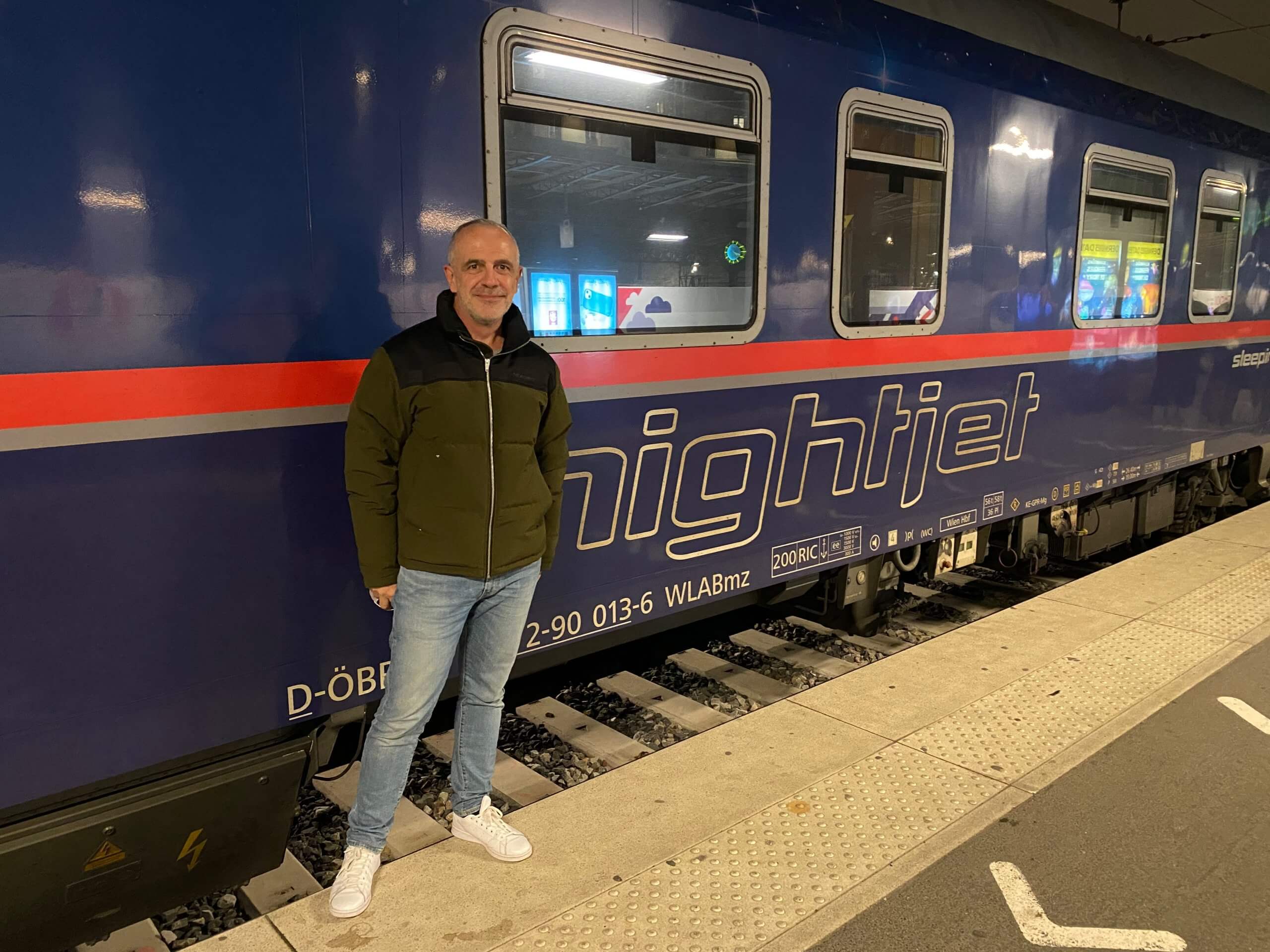 Paris-Vienna night train: detailed review and benchmark with air travel